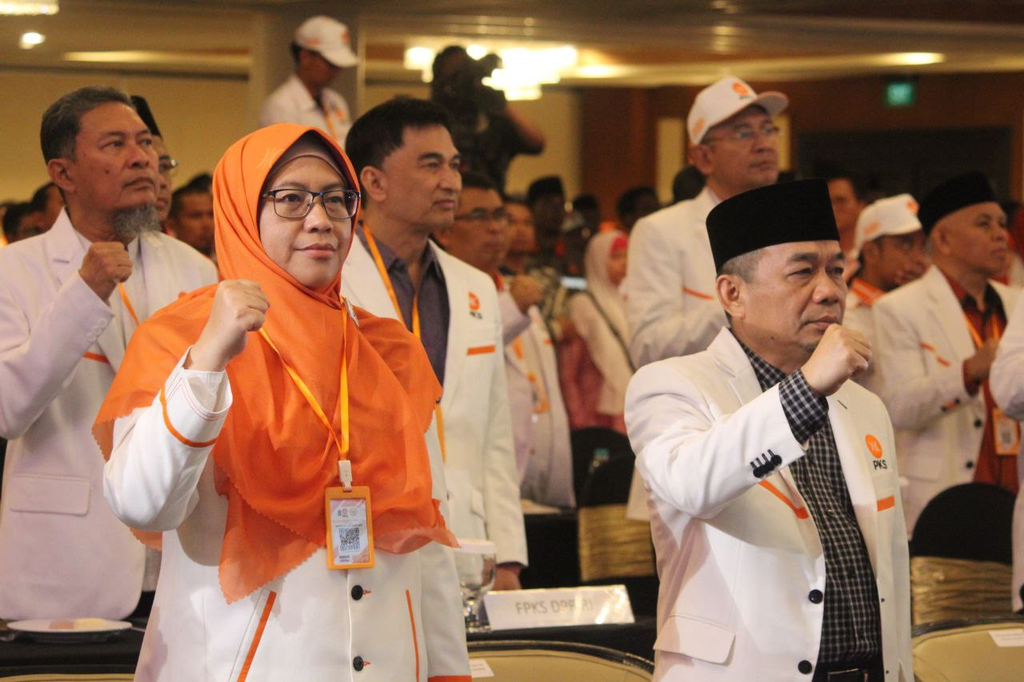 PKS | FOTO: Sekjen DPP PKS Habib Aboe memberikan arahan politik kepada ... PKS | FOTO: Sekjen DPP PKS Habib Aboe memberikan arahan politik kepada ...