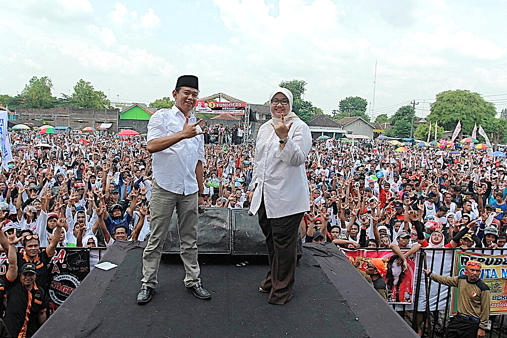 PKS | Puluhan Ribu Massa Banjiri Kampanye Sragen, Yuni-Dedy PKS | Puluhan Ribu Massa Banjiri Kampanye Sragen, Yuni-Dedy
