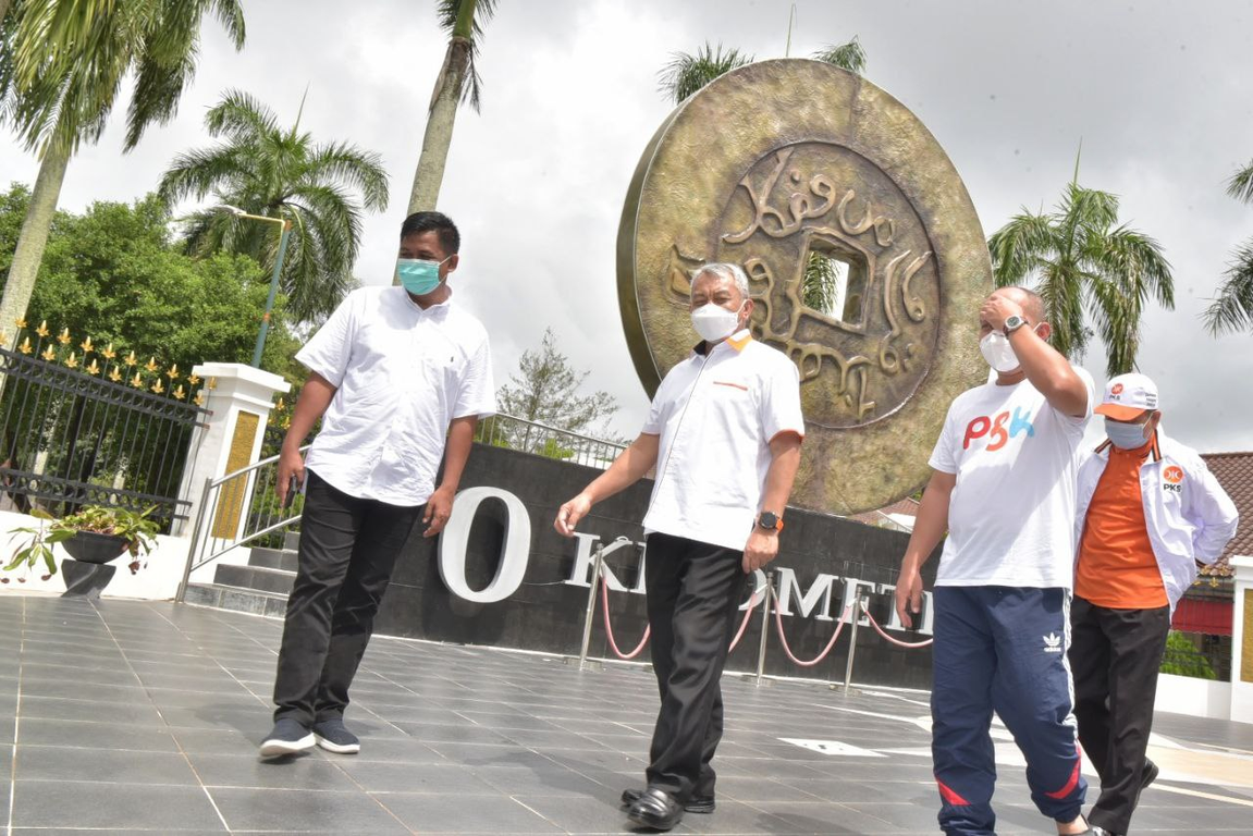PKS - Pesan Perdamaian Presiden PKS di Tugu 0 Kilometer Pangkalpinang PKS - Pesan Perdamaian Presiden PKS di Tugu 0 Kilometer Pangkalpinang
