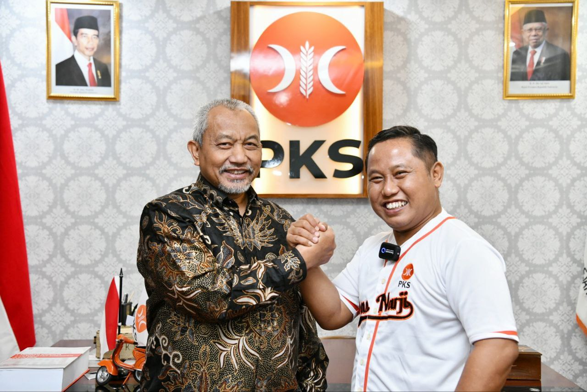 PKS - Narji Resmi Daftarkan Diri Jadi Caleg PKS PKS - Narji Resmi Daftarkan Diri Jadi Caleg PKS