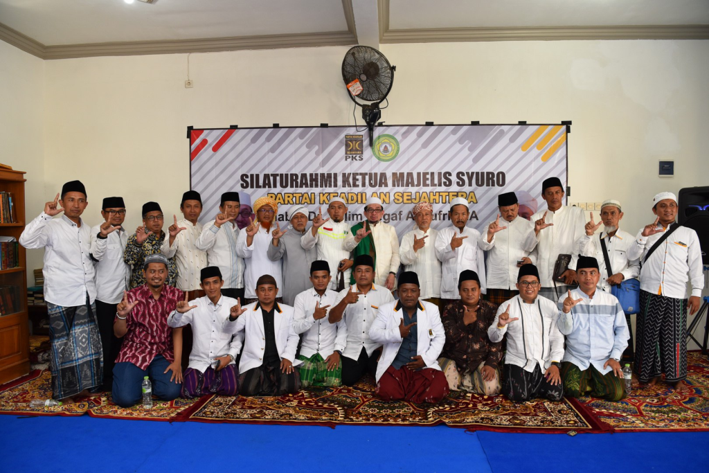 PKS | Habib Salim Ziarah Makam Syaikhona Cholil Bangkalan PKS | Habib Salim Ziarah Makam Syaikhona Cholil Bangkalan