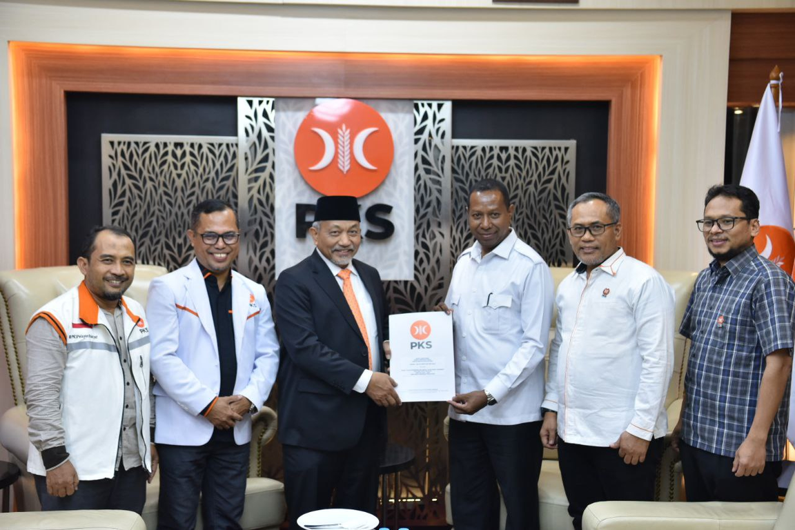 PKS - PKS Resmi Usung Pasangan Apolo Safanpo - Paskalis Imadawa pada ... PKS - PKS Resmi Usung Pasangan Apolo Safanpo - Paskalis Imadawa pada ...